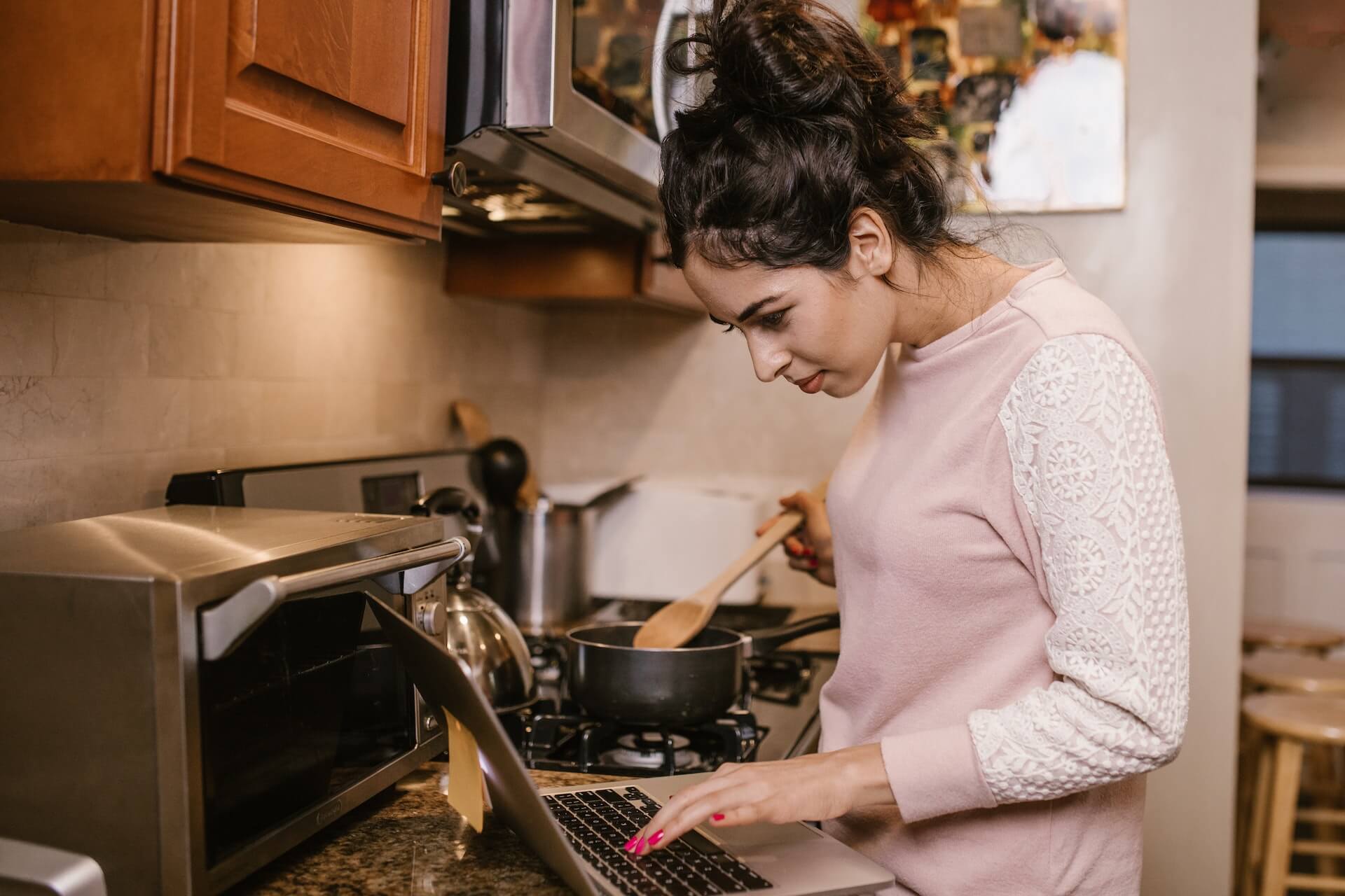 31 Best Online Courses For Housewives To Empower Yourselves! - OUT AND BEYOND