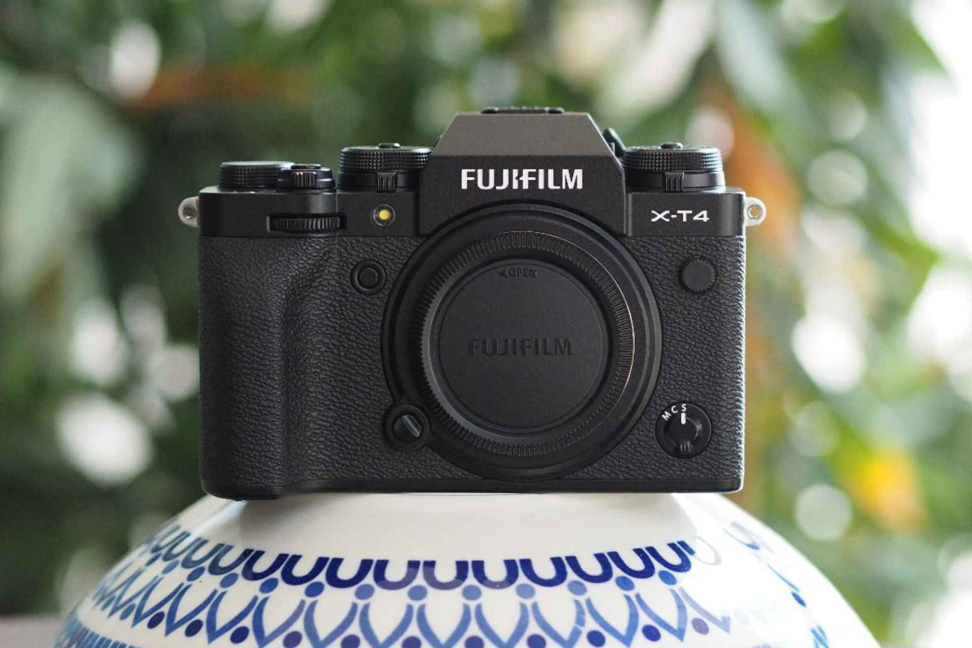 16 Best Cameras For Fashion Bloggers [Best Deals!] - OUT AND BEYOND