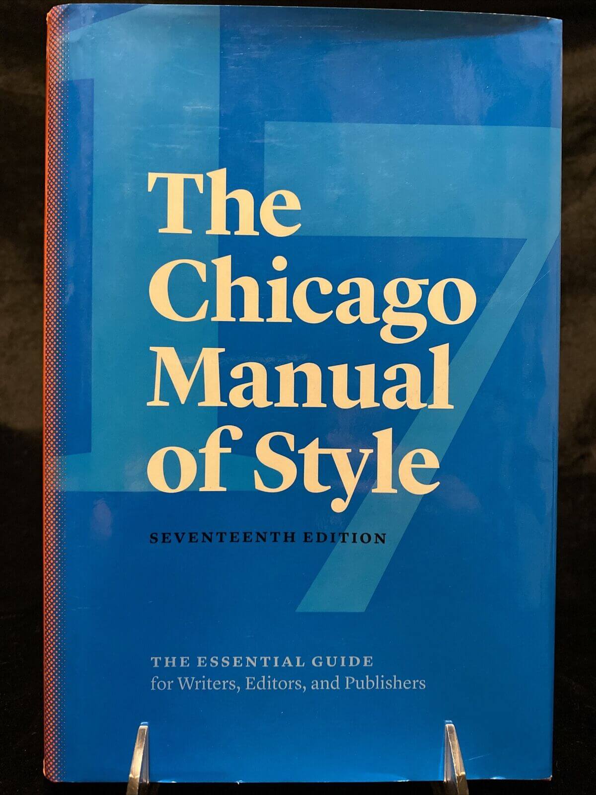 25 Best Proofreading Books To Read (Go From Beginner To Pro)