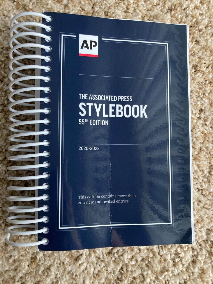 25 Best Proofreading Books To Read (Go From Beginner To Pro)