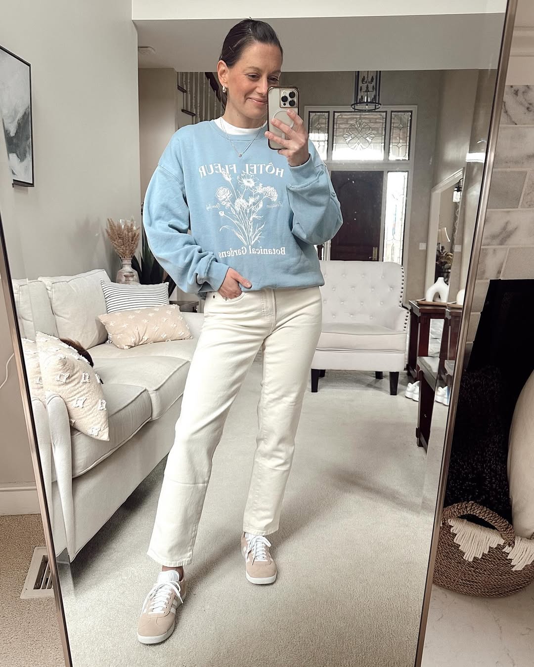 Best Stay-at-Home Mom Outfits For Busy Moms!
