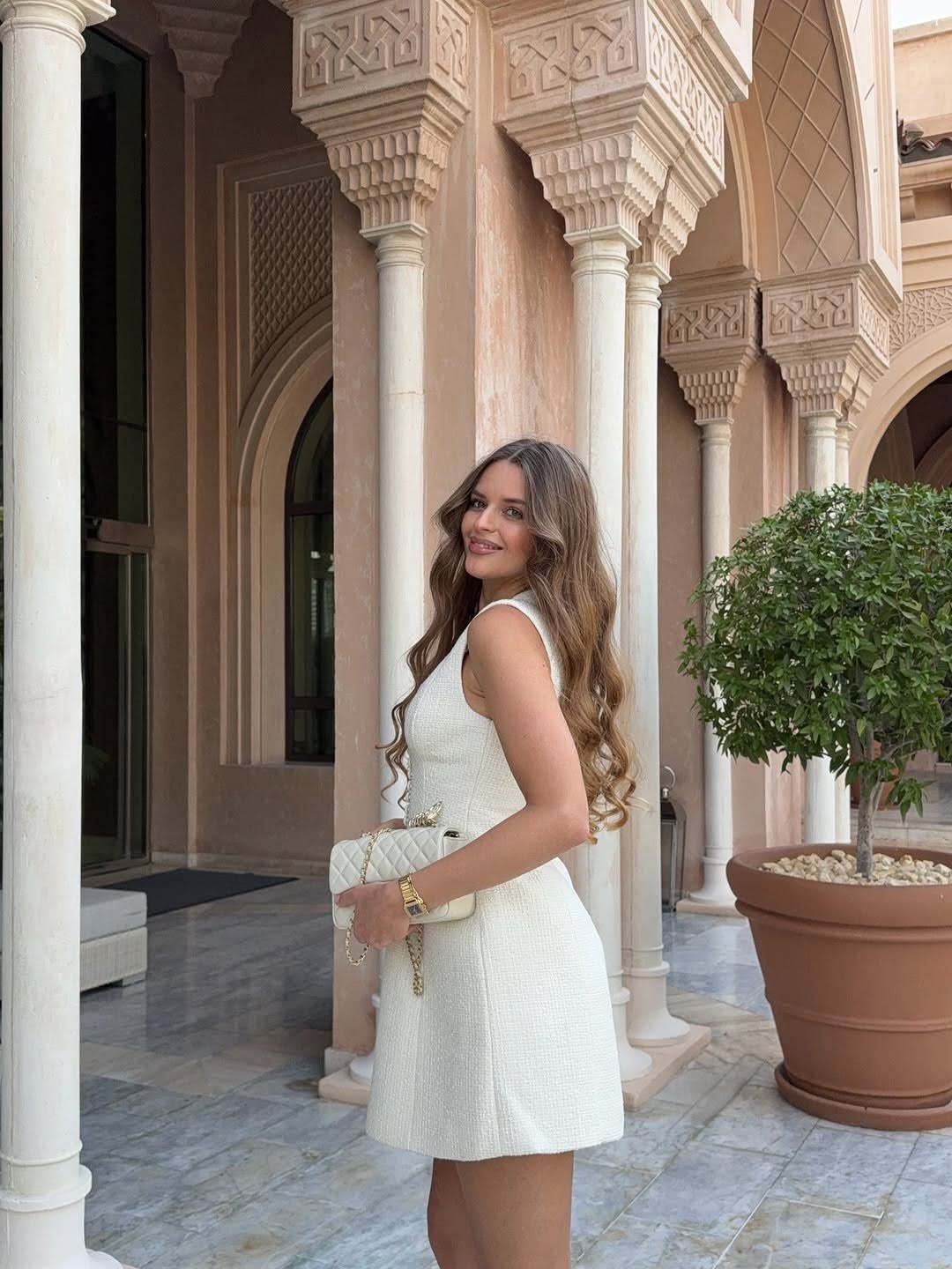 16 Chic & Classy Rich Girl Outfits Ideas (For Every Occasion!)