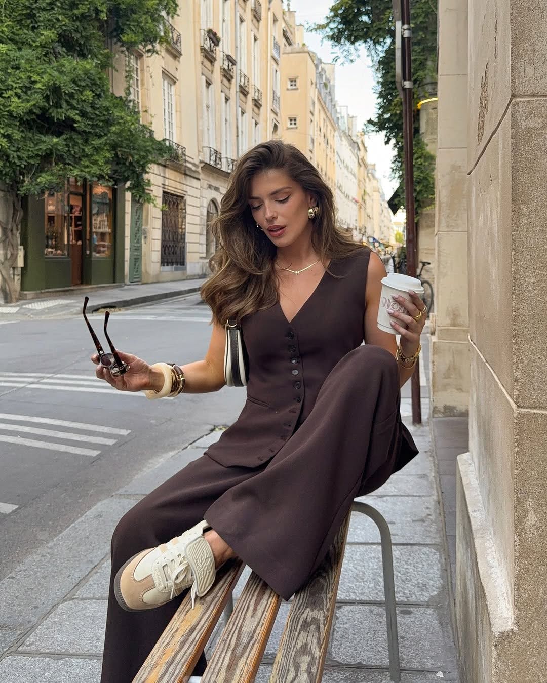 16 Chic & Classy Rich Girl Outfits Ideas (For Every Occasion!)